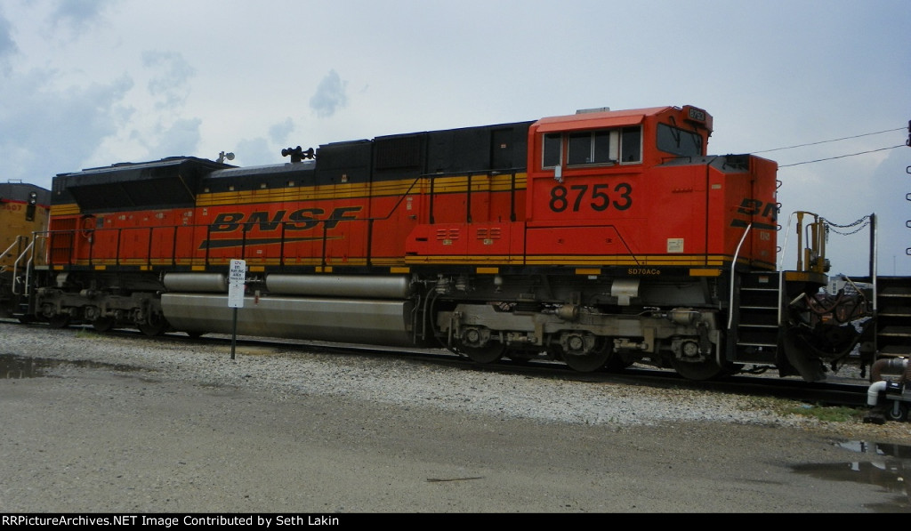 BNSF 8753